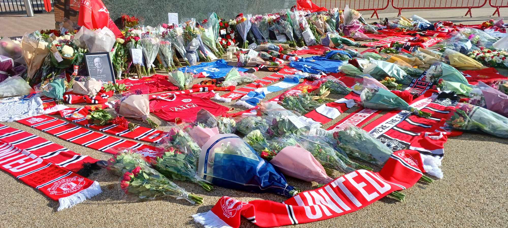 Nie żyje Sir Bobby Charlton - Informacyjny portal polonijny PolishNews24 Nie żyje Sir Bobby Charlton - Informacyjny portal polonijny PolishNews24